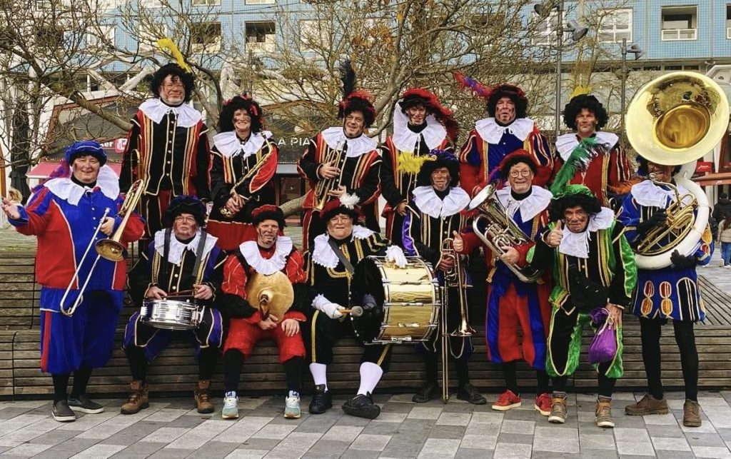 Pietenband - MACentertainment